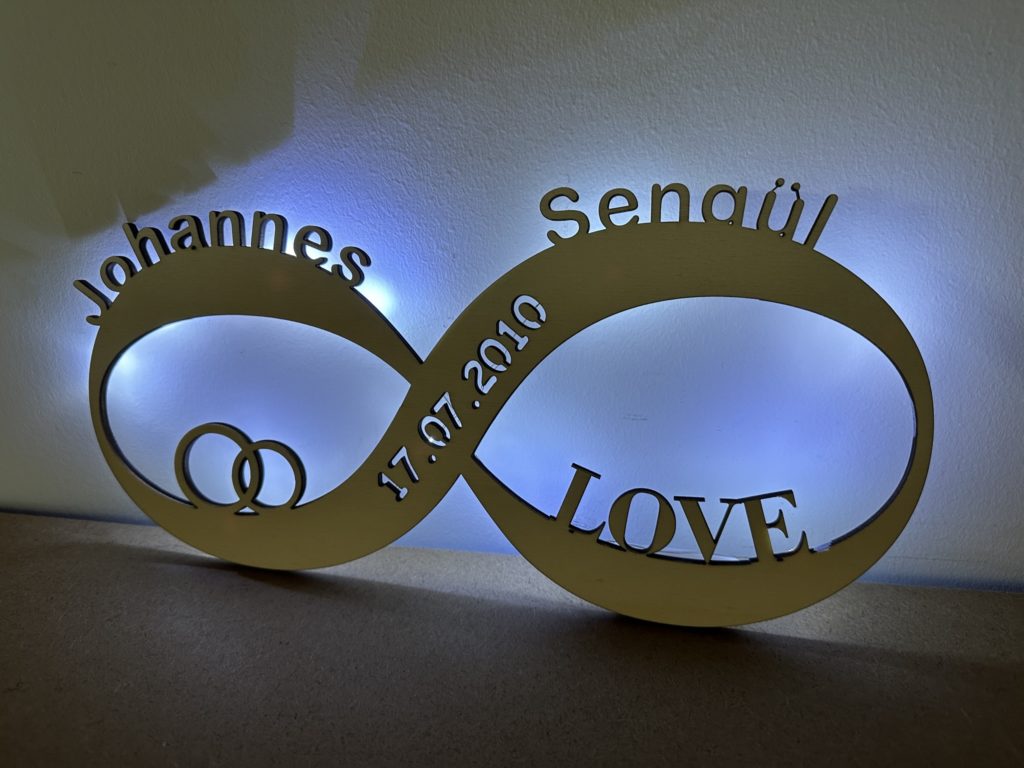 LED Unendlichkeitszeichen mit Namen Datum NEU – Gravur Shop
